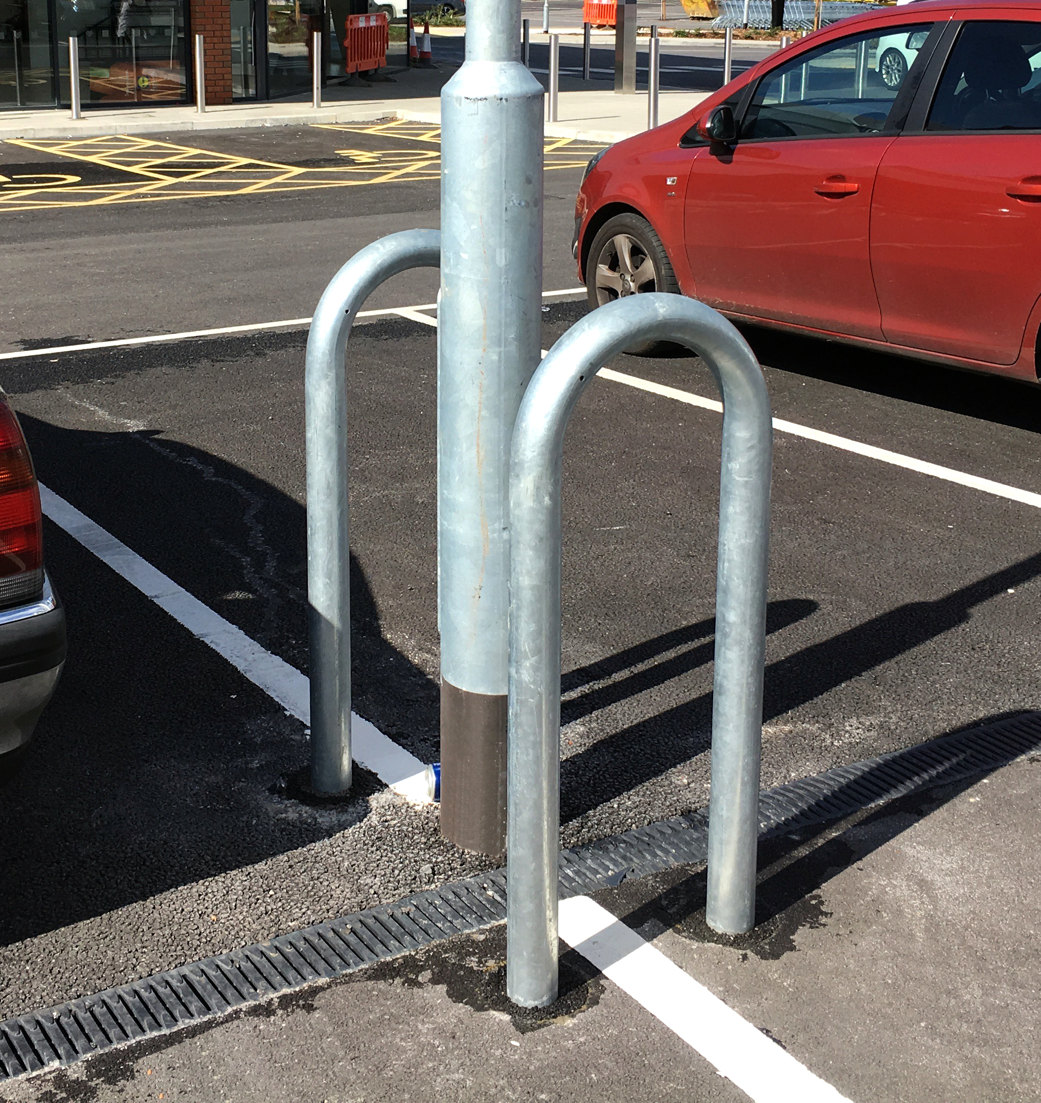 Lamp Post Protector for Retail External Environments